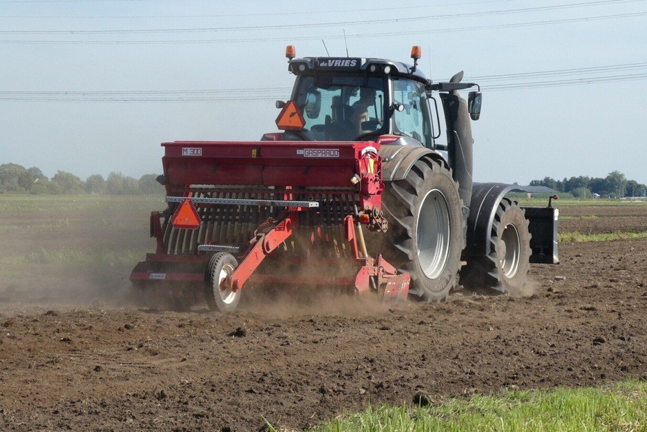 A Farmer's Guide to Choosing the Right Agricultural Supplies - Mating Press